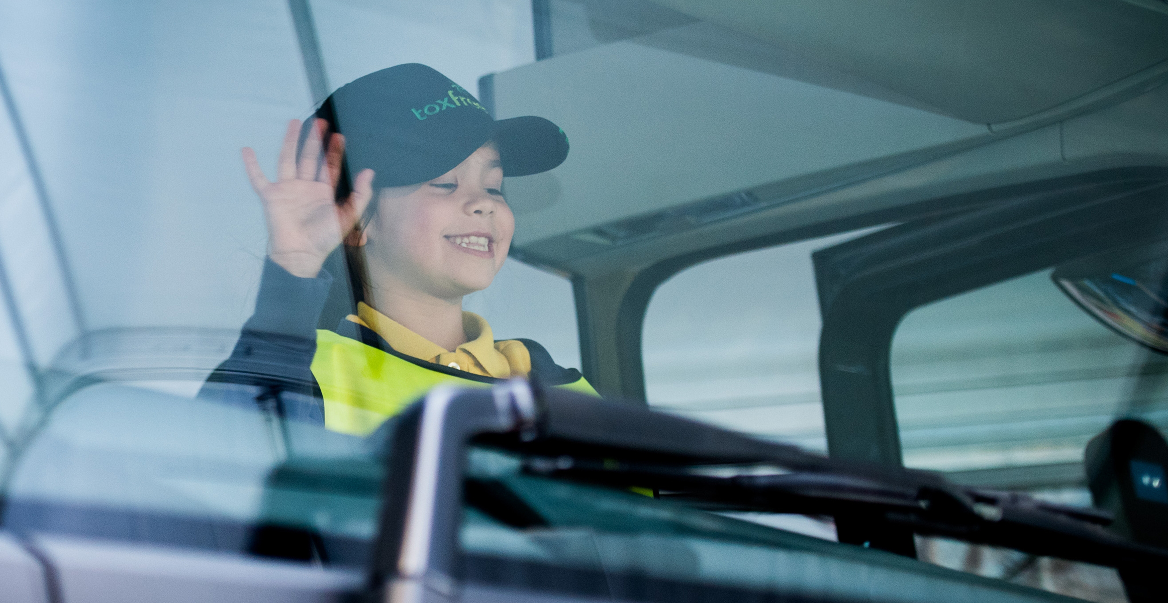 Stop Look Wave | Volvo Trucks
